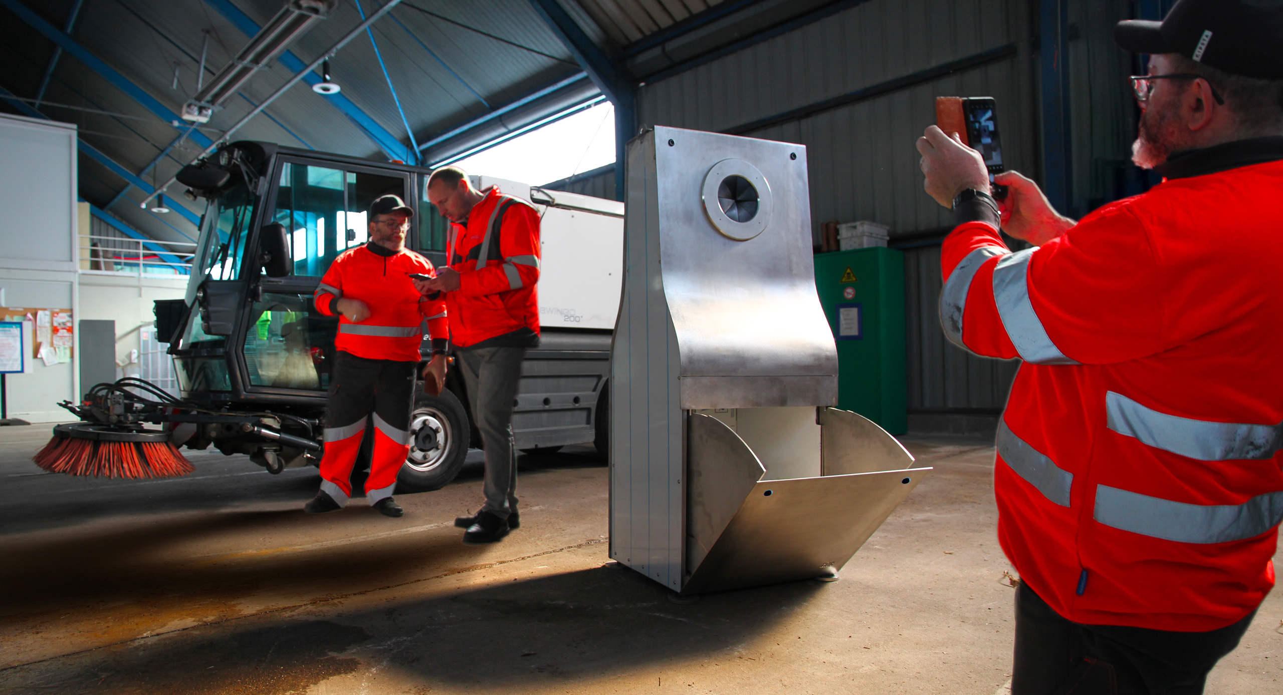 BOB container à verre, recycling bottle bank designed by FALTAZI